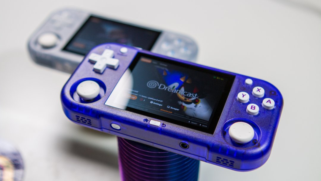 MagicX is Entering the Clamshell Handheld Arena - Retro Handhelds