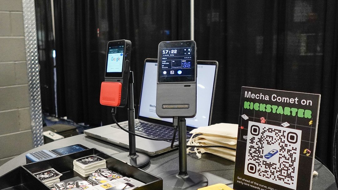 The Mecha Comet Was the Coolest Thing I Saw at CES 2025 - Retro Handhelds