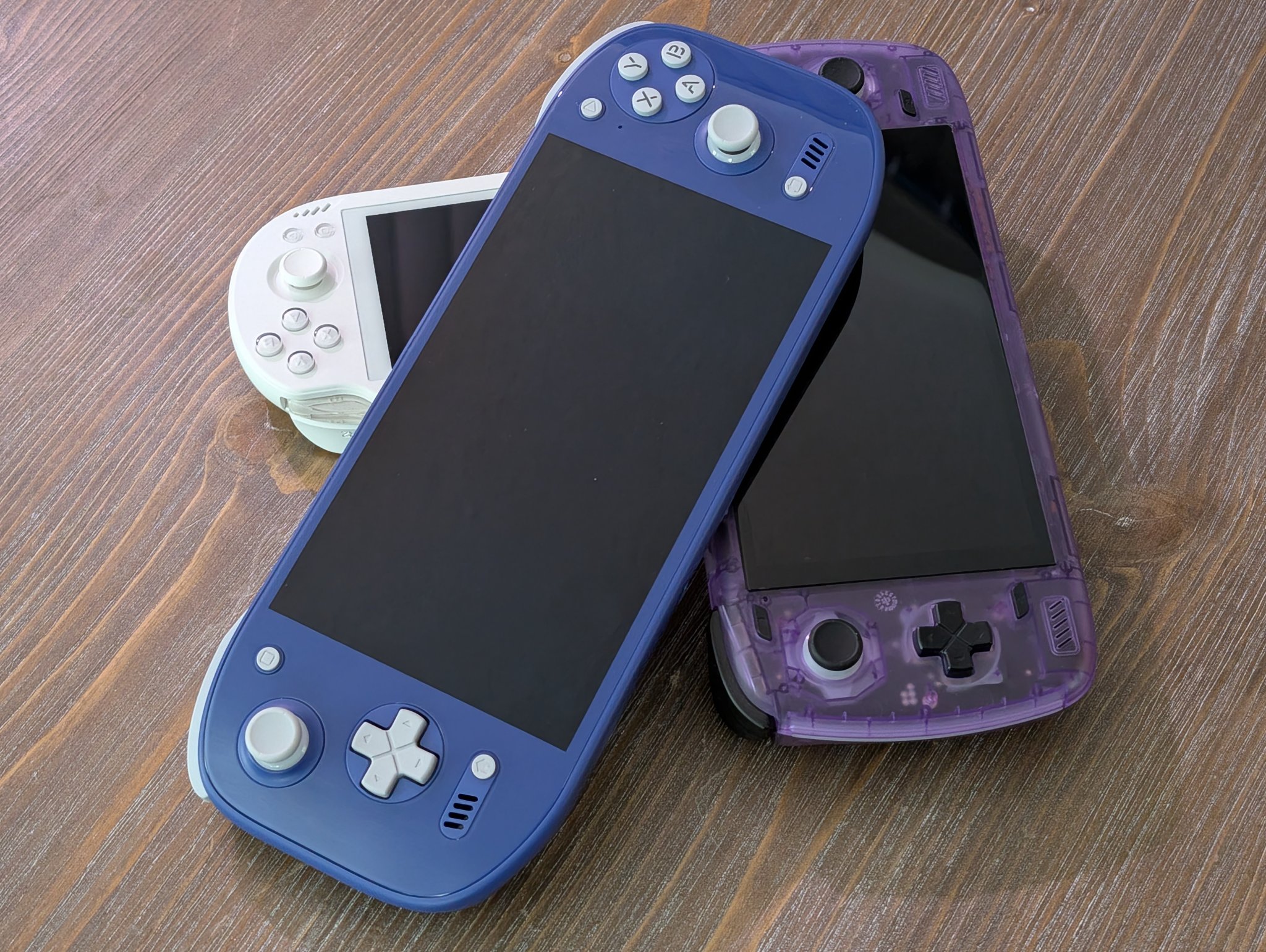 AYN Odin 2 vs. Odin 2 Mini vs. Odin 2 Portal: An 8 Gen 2 Shootout ...