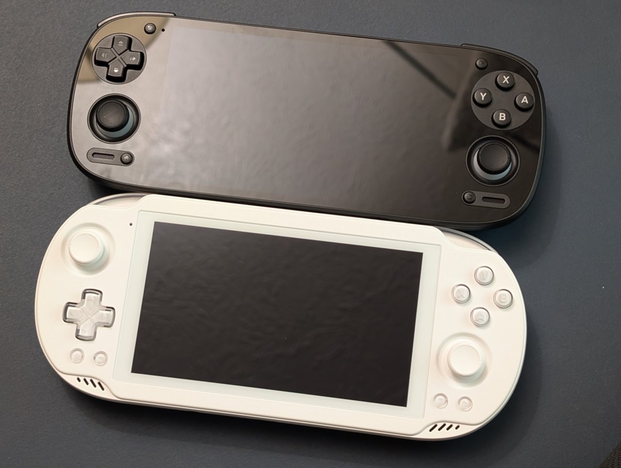 AYN Odin 2 vs. Odin 2 Mini vs. Odin 2 Portal: An 8 Gen 2 Shootout ...