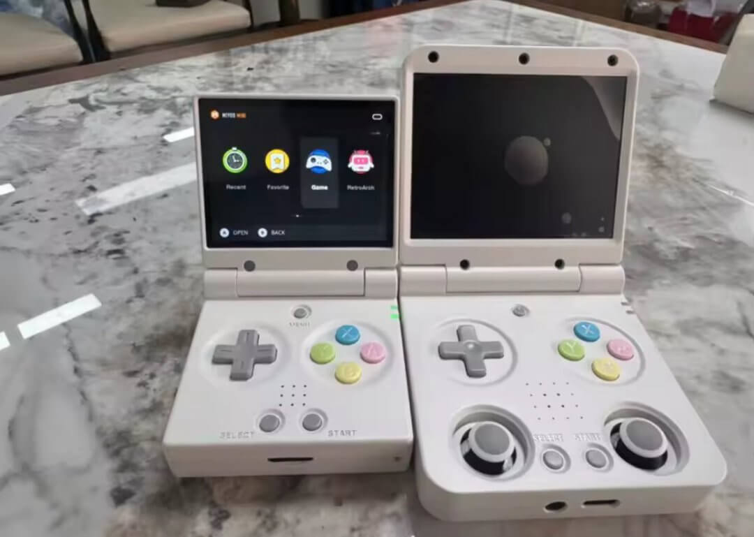 Miyoo Mini Flip Combines the FunKey SP and Miyoo Mini v4 - Retro Handhelds