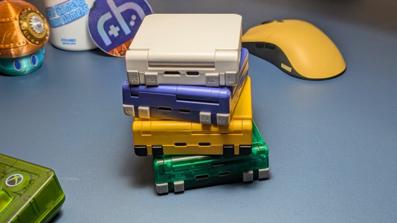 A Clamshell Comparison: What Wins? - Retro Handhelds